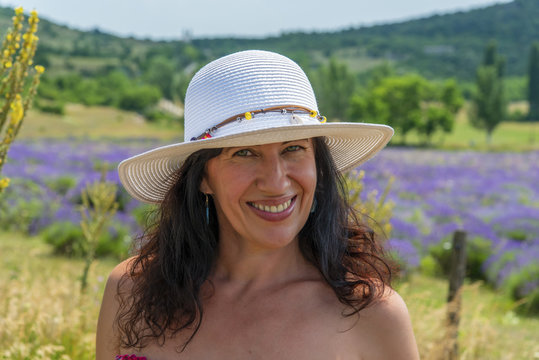 Afbeeldingen over "Dunkle Haare" – Blader in stockfoto's, vectoren en ...