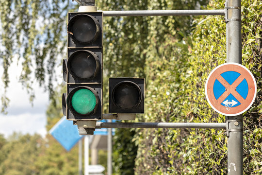「Ampel-Verkehrsschild」の写真素材 | 594件の無料イラスト画像 | Adobe Stock