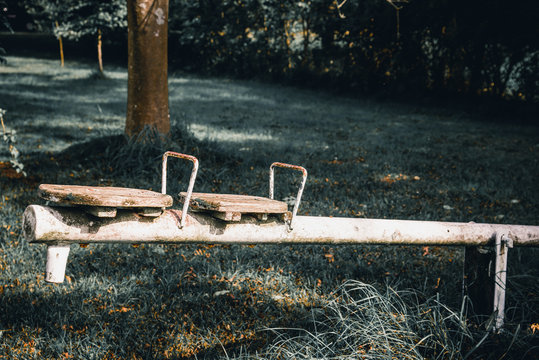 Wippe bilder – Bläddra bland 1,320 stockfoton, vektorer och videor ...