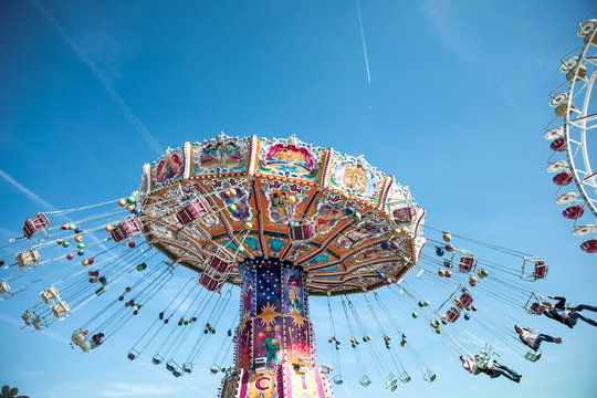 「Schausteller」の画像 - 2,395 件の Stock 写真、ベクターおよびビデオ | Adobe Stock