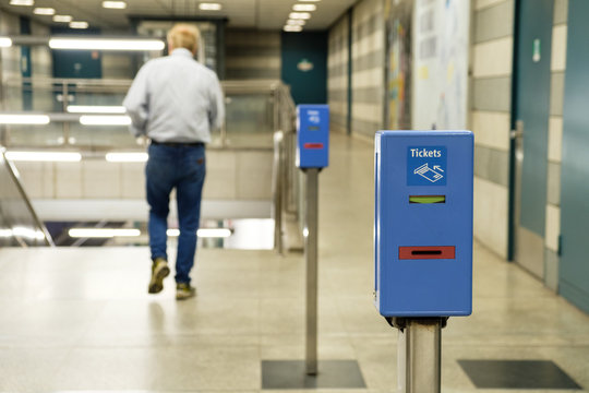 Entwertung 이미지 – 찾아보기 969 스톡 사진, 벡터 및 비디오 | Adobe Stock