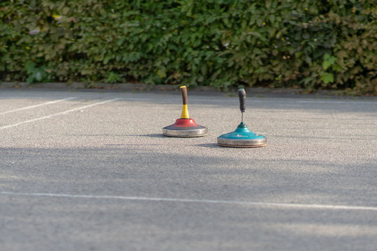 Eisstockschießen-Bilder: Stock-Fotos & -Videos. | Adobe Stock