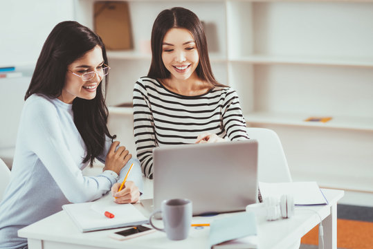 รูปภาพGroupmate – เลือกดูภาพถ่ายสต็อก เวกเตอร์ และวิดีโอ3,319 | Adobe Stock