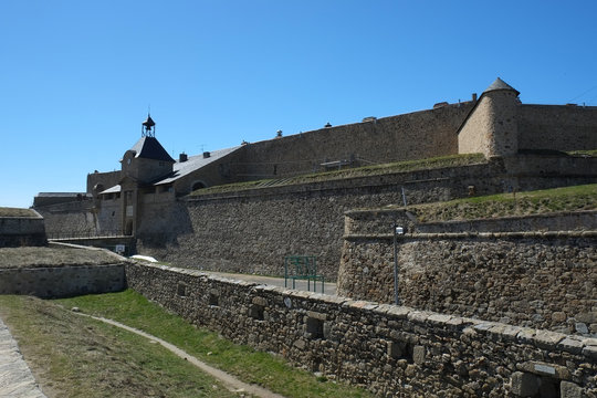 「Mont-Louis」の画像 - 220 件の Stock 写真、ベクターおよびビデオ | Adobe Stock