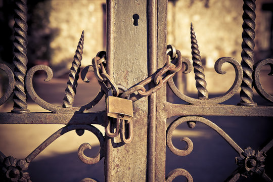 "Locked Gate" Bilder – Durchsuchen 697 Archivfotos, Vektorgrafiken und ...