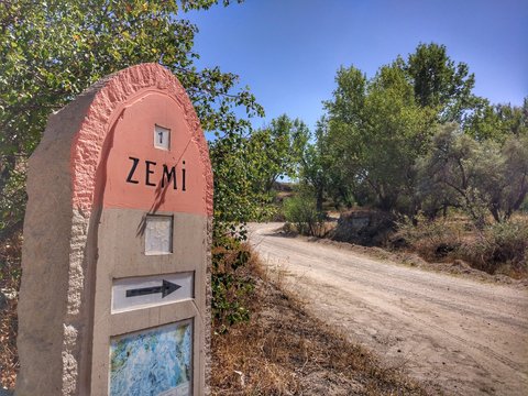 รูปภาพZemi – เลือกดูภาพถ่ายสต็อก เวกเตอร์ และวิดีโอ2,453 | Adobe Stock
