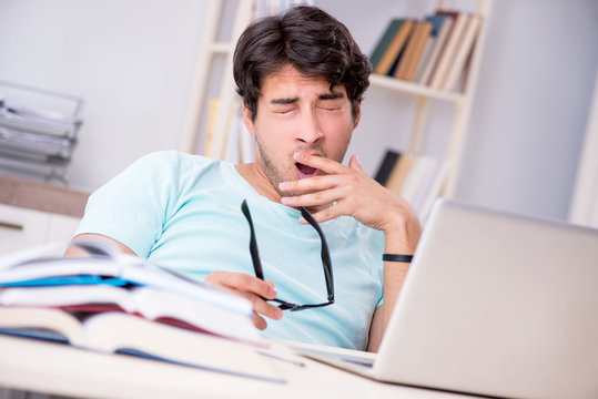 Imágenes de Bostezar: descubre bancos de fotos, ilustraciones, vectores ...