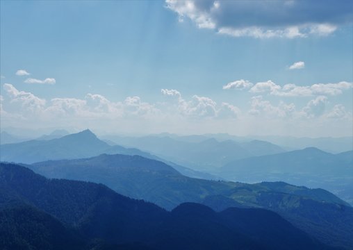 Berghang Bilder – Durchsuchen 152,711 Archivfotos, Vektorgrafiken und ...