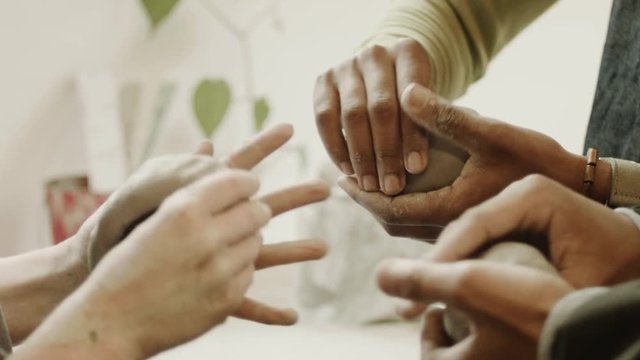 "Working With Hands" Bilder – Durchsuchen 219 Archivfotos ...