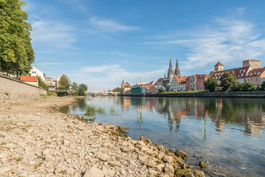 Wasserpegel bilder – Bläddra bland 631 stockfoton, vektorer och videor ...