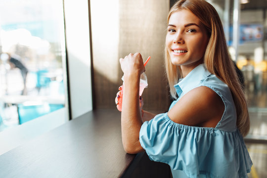 รูปภาพStudentka – เลือกดูภาพถ่ายสต็อก เวกเตอร์ และวิดีโอ299 | Adobe Stock