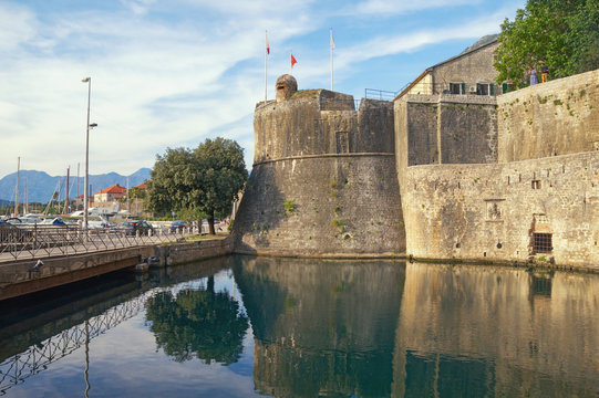 Gurdic bilder – Bläddra bland 89 stockfoton, vektorer och videor ...