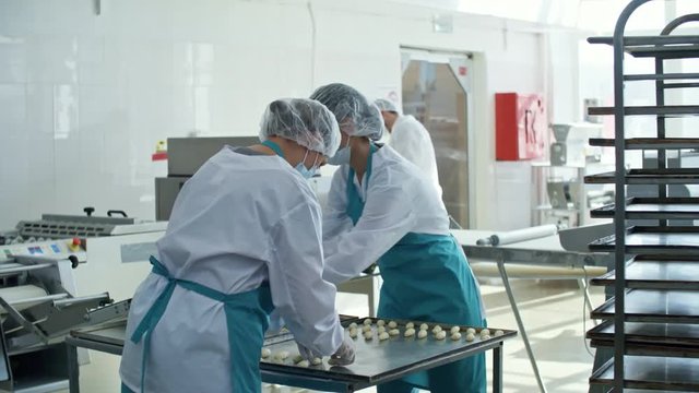 "Line Workers" Imagens – Procure 599 fotos, vetores e vídeos | Adobe Stock