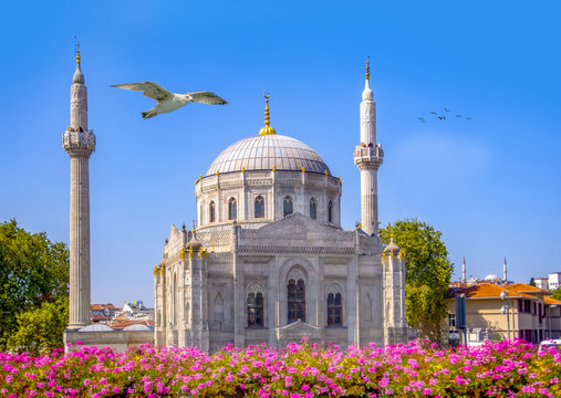 Valide Sultan Camii