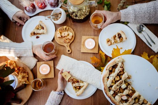 Get-Together bilder – Bläddra bland 6,919 stockfoton, vektorer och ...