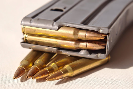 Afbeeldingen over "Four Bullets" – Blader in stockfoto's, vectoren en ...