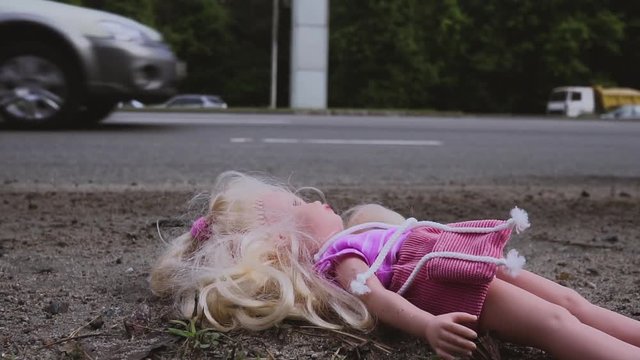 "Falling Doll"-Bilder: Stock-Fotos & -Videos. | Adobe Stock