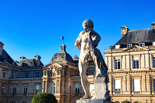 Denkerpose Bilder – Durchsuchen 147 Archivfotos, Vektorgrafiken und ...