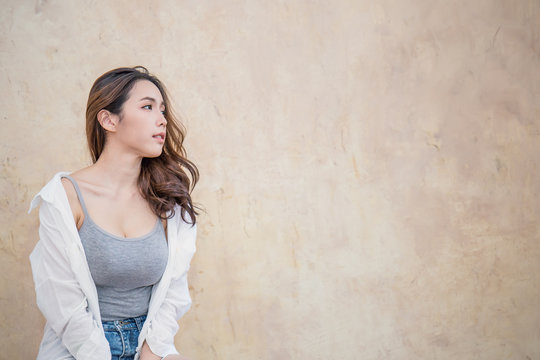 รูปภาพNextdoor – เลือกดูภาพถ่ายสต็อก เวกเตอร์ และวิดีโอ137 | Adobe Stock