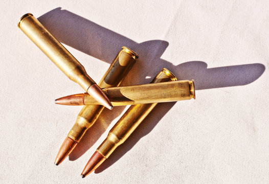 Afbeeldingen over "Four Bullets" – Blader in stockfoto's, vectoren en ...