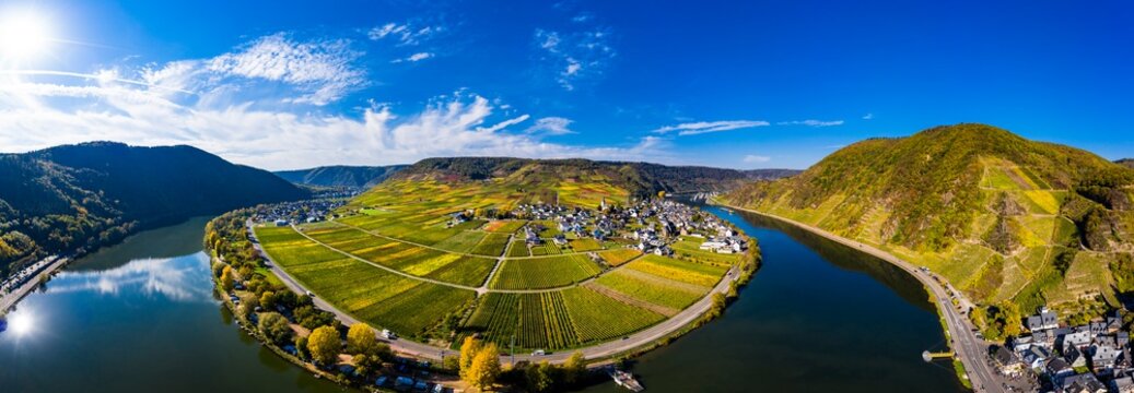 รูปภาพCochem-Zell – เลือกดูภาพถ่ายสต็อก เวกเตอร์ และวิดีโอ1,197 | Adobe ...