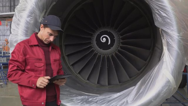 "Aircraft Maintenance Engineer" Images – Browse 186 Stock Photos ...