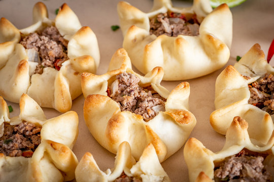 Imagens de Esfiha – Explore Fotografias do Stock, Vetores e Vídeos de ...