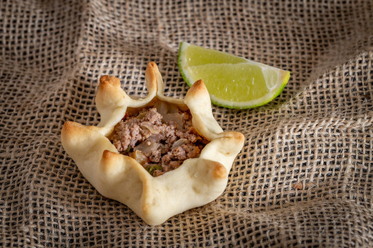 Esfihas Images – Browse 1,602 Stock Photos, Vectors, and Video | Adobe ...