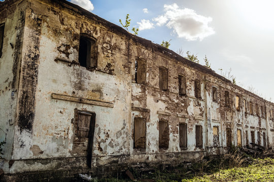 รูปภาพDilapidated – เลือกดูภาพถ่ายสต็อก เวกเตอร์ และวิดีโอ85,013 ...