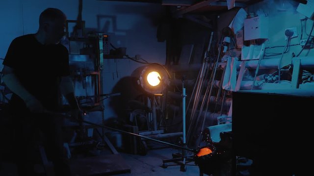 Lampworker bilder – Bläddra bland 165 stockfoton, vektorer och videor ...
