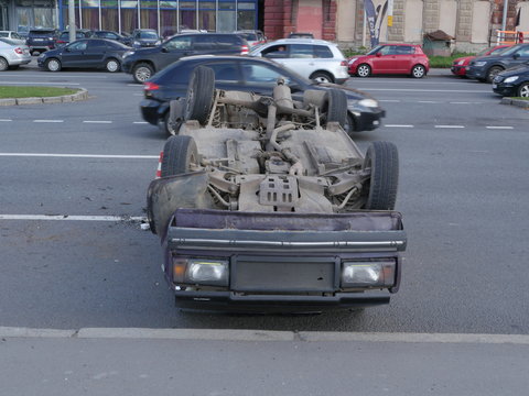 รูปภาพOverturned – เลือกดูภาพถ่ายสต็อก เวกเตอร์ และวิดีโอ54,572 | Adobe ...