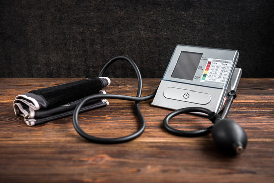 「Pulsimeter」の写真素材 | 1,380件の無料イラスト画像 | Adobe Stock