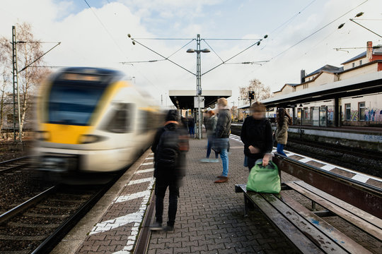 Pendeln bilder – Bläddra bland 1,492 stockfoton, vektorer och videor ...