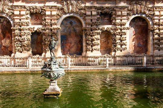 Merkurbrunnen Bilder – Durchsuchen 93 Archivfotos, Vektorgrafiken und ...