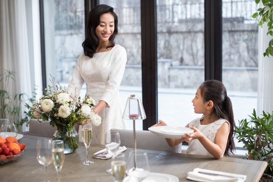 "Upper Class" Immagini - Sfoglia 13,860 foto, vettoriali e video Stock | Adobe Stock