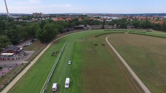 「Pferderennbahn」の写真素材 | 454件の無料イラスト画像 | Adobe Stock