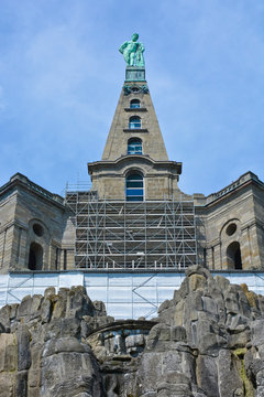 รูปภาพMonumentalstatue – เลือกดูภาพถ่ายสต็อก เวกเตอร์ และวิดีโอ61 ...