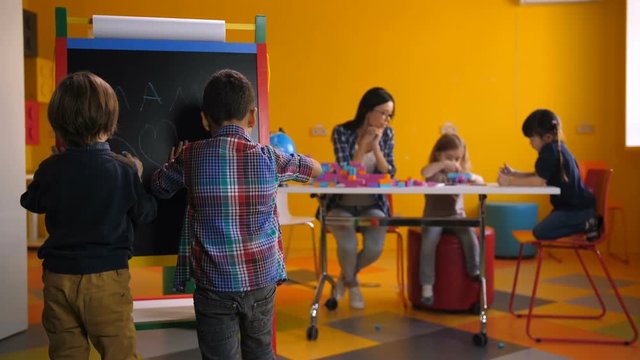 「Didactic」の写真素材 | 9,382件の無料イラスト画像 | Adobe Stock