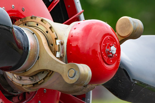 "Poppet Valve" bilder – Bläddra bland 2,530 stockfoton, vektorer och ...