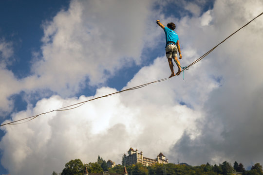 Équilibriste - Images et vidéos libres de droits | Adobe Stock