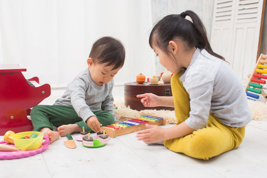 「おもちゃ」の画像 - 3,688,973 件の Stock 写真、ベクターおよびビデオ | Adobe Stock