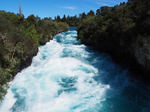 Reissender Bilder – Durchsuchen 77 Archivfotos, Vektorgrafiken und ...