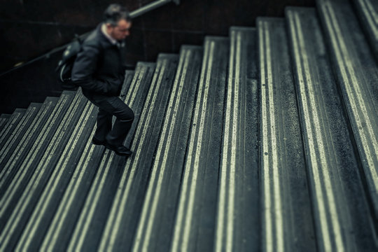 รูปภาพTrudge – เลือกดูภาพถ่ายสต็อก เวกเตอร์ และวิดีโอ1,473 | Adobe Stock