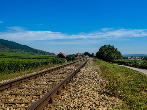 Bahnschiene bilder – Bläddra bland 866 stockfoton, vektorer och videor ...