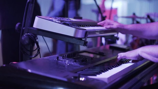 "Keyboard Player" Bilder – Durchsuchen 3,108 Archivfotos ...