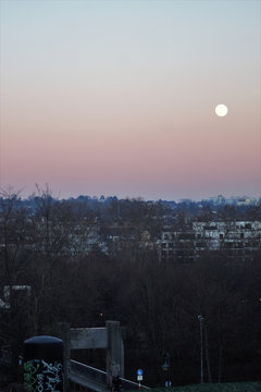 รูปภาพMondbahn – เลือกดูภาพถ่ายสต็อก เวกเตอร์ และวิดีโอ96 | Adobe Stock