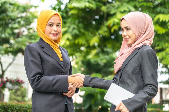 "Shack Hand"-Bilder: Stock-Fotos & -Videos. | Adobe Stock