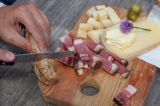 Hüttenjause Bilder – Durchsuchen 2,331 Archivfotos, Vektorgrafiken und ...