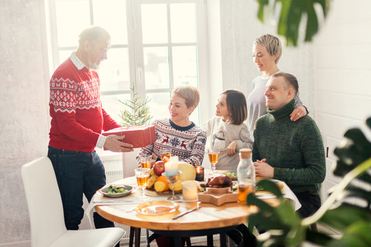 Family Gifting Gathering Images – Browse 3,977 Stock Photos, Vectors ...