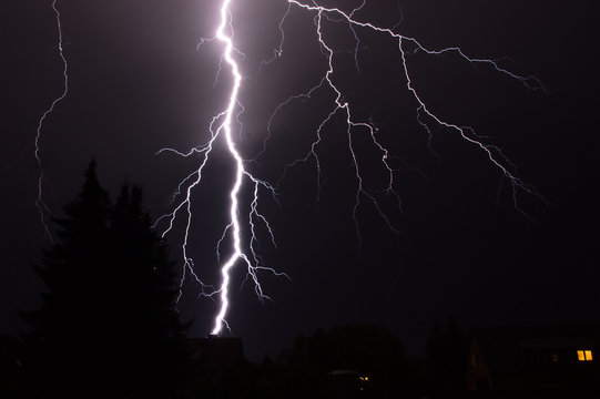 「Thunderstrike」の画像 - 168 件の Stock 写真、ベクターおよびビデオ | Adobe Stock